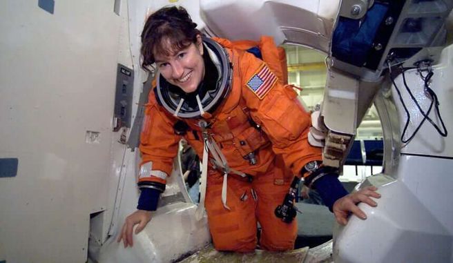 Laurel Clark: Columbia Astronaut | Wisconsin Alumni Association